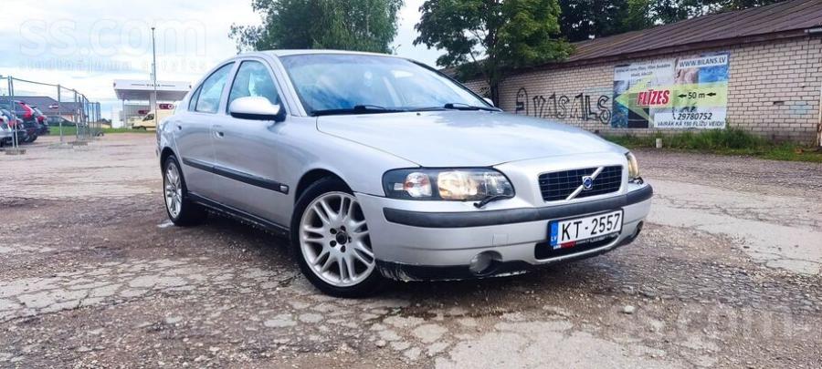 Pelēks Volvo S60 2001 Rēzekne, ar dzinēja tilpumu 2.40 L un nobraukumu 250 tūkst. km par 1600 €, foto 9 vietnē AUTOMOTO.COM.LV
