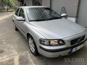 Pelēks Volvo S60 2001 Rīga, ar dzinēja tilpumu 2.40 L un nobraukumu 290 tūkst. km par 1800 €, foto  vietnē AUTOMOTO.COM.LV