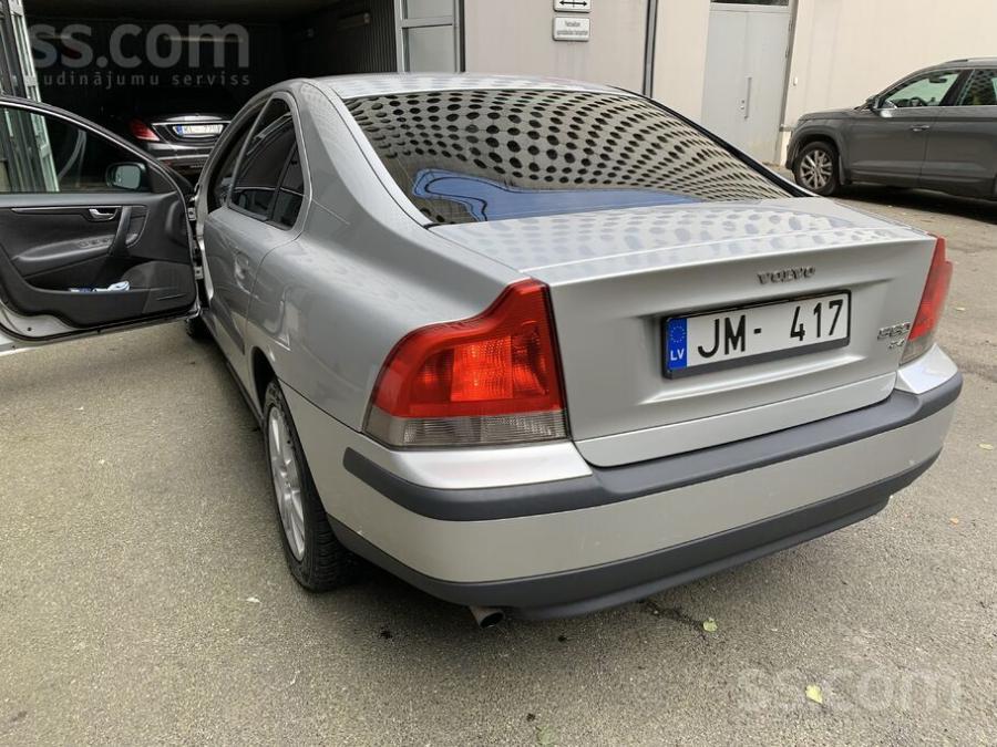 Pelēks Volvo S60 2001 Rīga, ar dzinēja tilpumu 2.40 L un nobraukumu 290 tūkst. km par 1800 €, foto 4 vietnē AUTOMOTO.COM.LV