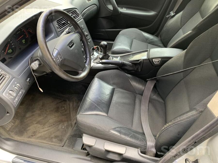 Pelēks Volvo S60 2001 Rīga, ar dzinēja tilpumu 2.40 L un nobraukumu 290 tūkst. km par 1800 €, foto 6 vietnē AUTOMOTO.COM.LV