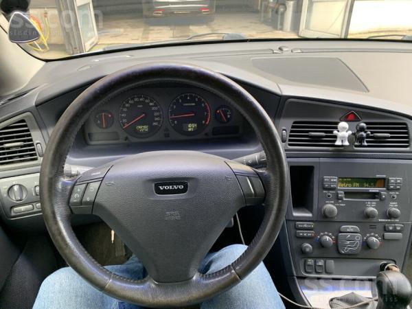 Grey Volvo S60 2001 in Riga, with an engine capacity of 2.40 L and mileage of 290 thousand km for 1800 €, photo 7 on AUTOMOTO.COM.LV
