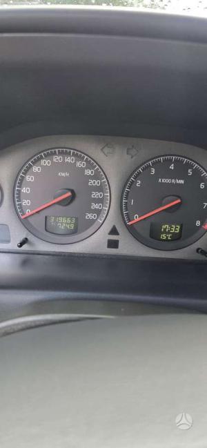 Pelēks Volvo S60 2001 Panevēža, ar dzinēja tilpumu 2.44 L un nobraukumu 319 tūkst. km par 800 €, foto  vietnē AUTOMOTO.COM.LV