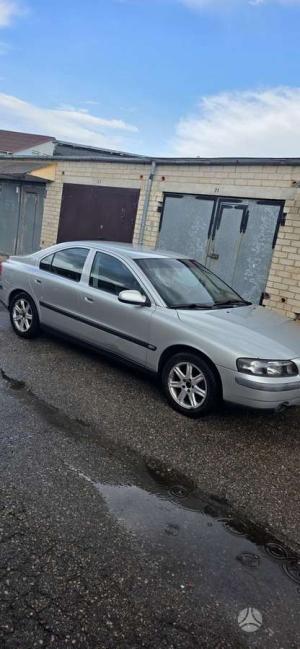 Pelēks Volvo S60 2001 Panevēža, ar dzinēja tilpumu 2.44 L un nobraukumu 319 tūkst. km par 800 €, foto 8 vietnē AUTOMOTO.COM.LV