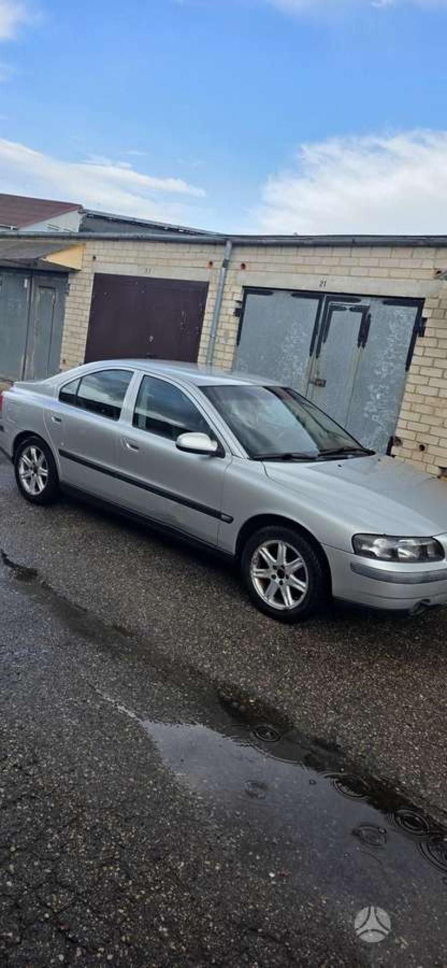 Pelēks Volvo S60 2001 Panevēža, ar dzinēja tilpumu 2.44 L un nobraukumu 319 tūkst. km par 800 €, foto 8 vietnē AUTOMOTO.COM.LV