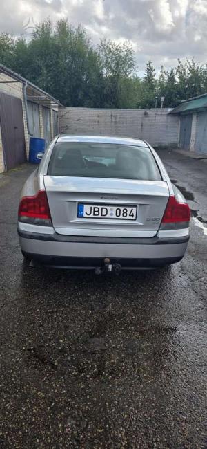 Pelēks Volvo S60 2001 Panevēža, ar dzinēja tilpumu 2.44 L un nobraukumu 319 tūkst. km par 800 €, foto 10 vietnē AUTOMOTO.COM.LV