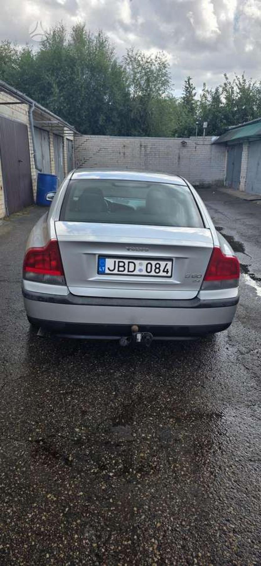 Pelēks Volvo S60 2001 Panevēža, ar dzinēja tilpumu 2.44 L un nobraukumu 319 tūkst. km par 800 €, foto 10 vietnē AUTOMOTO.COM.LV