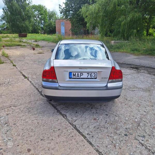Pelēks Volvo S60 2001 Alīta, ar dzinēja tilpumu 2.44 L un nobraukumu 280 tūkst. km par 1100 €, foto 5 vietnē AUTOMOTO.COM.LV