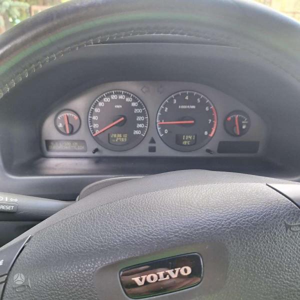 Pelēks Volvo S60 2001 Alīta, ar dzinēja tilpumu 2.44 L un nobraukumu 280 tūkst. km par 1100 €, foto 7 vietnē AUTOMOTO.COM.LV