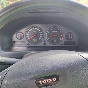 Pelēks Volvo S60 2001 Alīta, ar dzinēja tilpumu 2.44 L un nobraukumu 280 tūkst. km par 1100 €, foto 7 vietnē AUTOMOTO.COM.LV