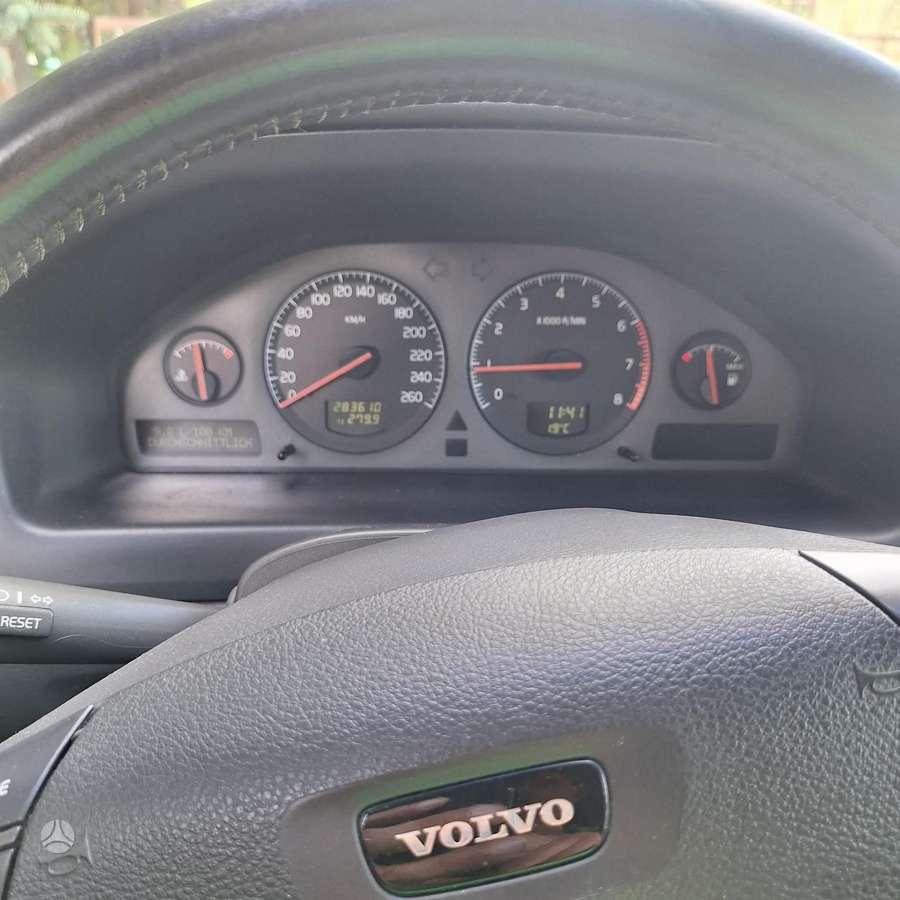 Pelēks Volvo S60 2001 Alīta, ar dzinēja tilpumu 2.44 L un nobraukumu 280 tūkst. km par 1100 €, foto 7 vietnē AUTOMOTO.COM.LV