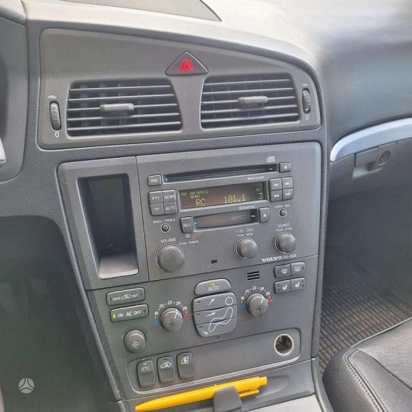 Pelēks Volvo S60 2001 Alīta, ar dzinēja tilpumu 2.44 L un nobraukumu 280 tūkst. km par 1100 €, foto 8 vietnē AUTOMOTO.COM.LV