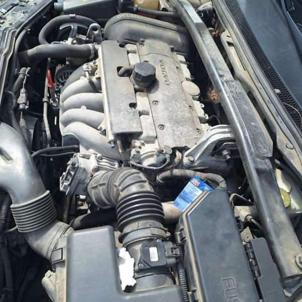 Pelēks Volvo S60 2001 Alīta, ar dzinēja tilpumu 2.44 L un nobraukumu 280 tūkst. km par 1100 €, foto 9 vietnē AUTOMOTO.COM.LV