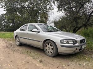 Grey Volvo S60 2001 in Ogre, with an engine capacity of 2.40 L and mileage of 405 thousand km for 1350 €, photo  on AUTOMOTO.COM.LV