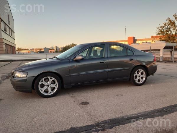 Pelēks Volvo S60 2001 Rīga, ar dzinēja tilpumu 2.40 L un nobraukumu 506 tūkst. km par 800 €, foto 3 vietnē AUTOMOTO.COM.LV