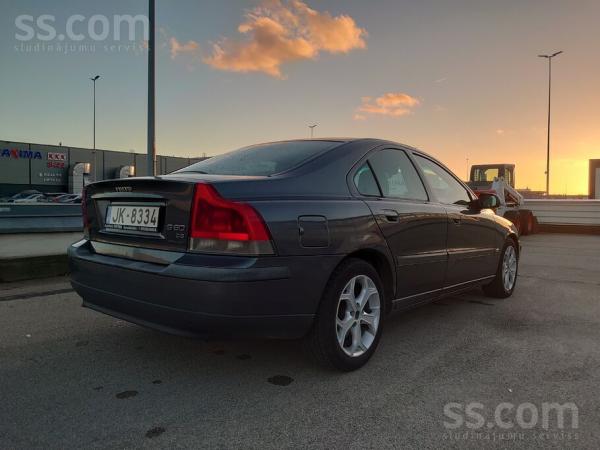 Pelēks Volvo S60 2001 Rīga, ar dzinēja tilpumu 2.40 L un nobraukumu 506 tūkst. km par 800 €, foto 4 vietnē AUTOMOTO.COM.LV