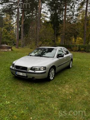 Pelēks Volvo S60 2001 Rīga, ar dzinēja tilpumu 2.40 L un nobraukumu 339 tūkst. km par 650 €, foto  vietnē AUTOMOTO.COM.LV