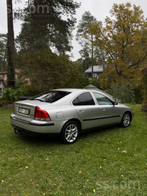 Pelēks Volvo S60 2001 Rīga, ar dzinēja tilpumu 2.40 L un nobraukumu 339 tūkst. km par 650 €, foto 3 vietnē AUTOMOTO.COM.LV