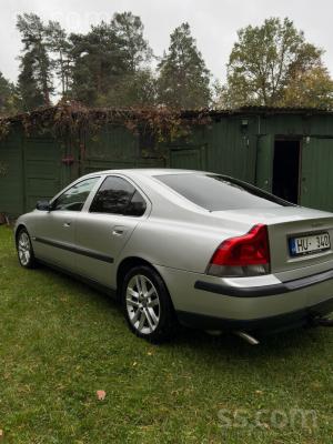 Pelēks Volvo S60 2001 Rīga, ar dzinēja tilpumu 2.40 L un nobraukumu 339 tūkst. km par 650 €, foto 4 vietnē AUTOMOTO.COM.LV