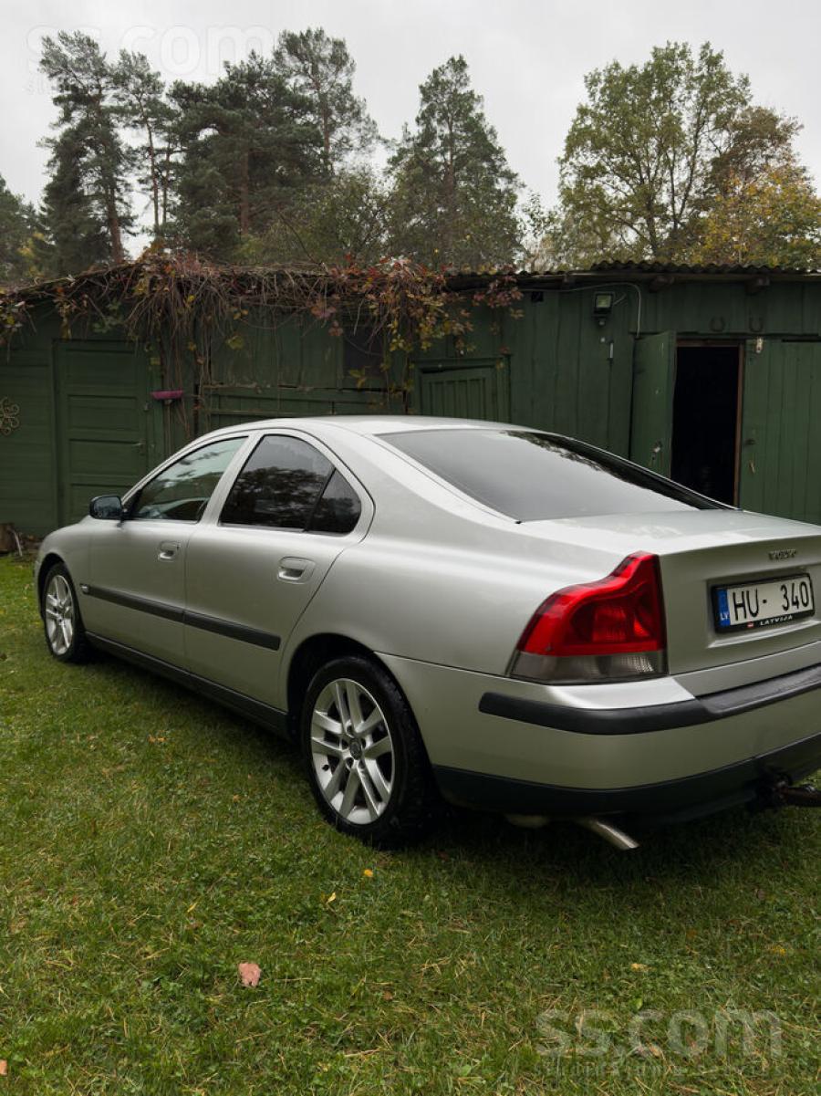 Pelēks Volvo S60 2001 Rīga, ar dzinēja tilpumu 2.40 L un nobraukumu 339 tūkst. km par 650 €, foto 4 vietnē AUTOMOTO.COM.LV