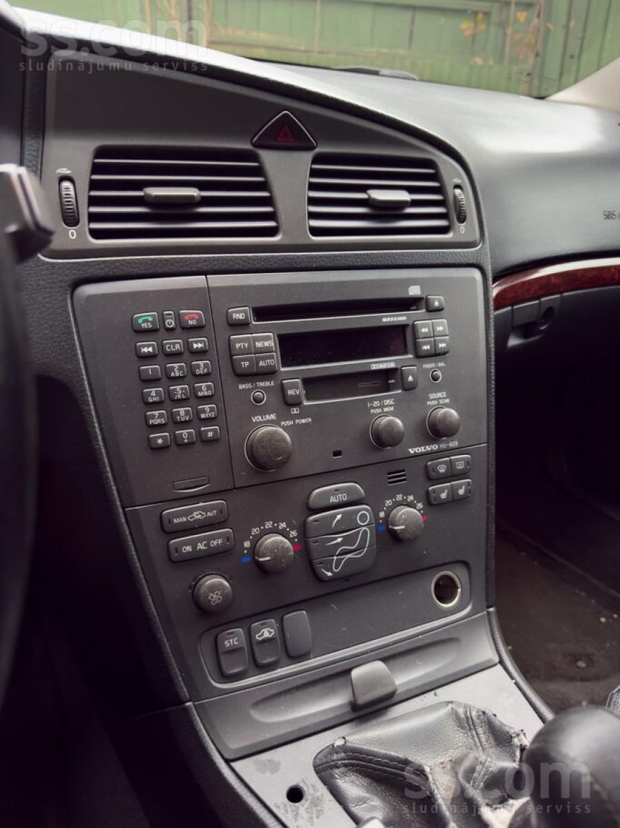 Pelēks Volvo S60 2001 Rīga, ar dzinēja tilpumu 2.40 L un nobraukumu 339 tūkst. km par 650 €, foto 9 vietnē AUTOMOTO.COM.LV
