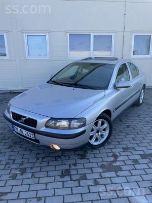 Pelēks Volvo S60 2002 Balvi, ar dzinēja tilpumu 2.40 L un nobraukumu 325 tūkst. km par 2100 €, foto 1 vietnē AUTOMOTO.COM.LV