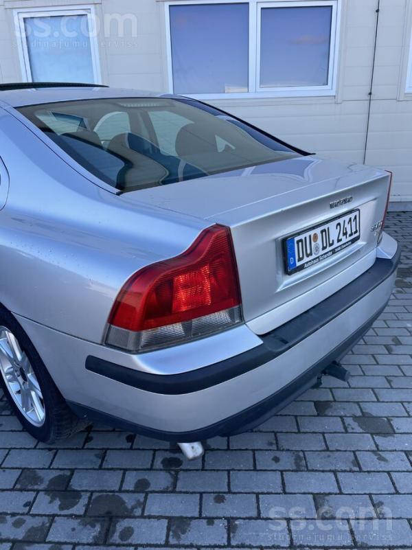 Pelēks Volvo S60 2002 Balvi, ar dzinēja tilpumu 2.40 L un nobraukumu 325 tūkst. km par 2100 €, foto 5 vietnē AUTOMOTO.COM.LV