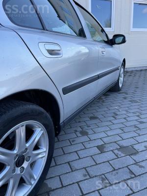 Pelēks Volvo S60 2002 Balvi, ar dzinēja tilpumu 2.40 L un nobraukumu 325 tūkst. km par 2100 €, foto 7 vietnē AUTOMOTO.COM.LV