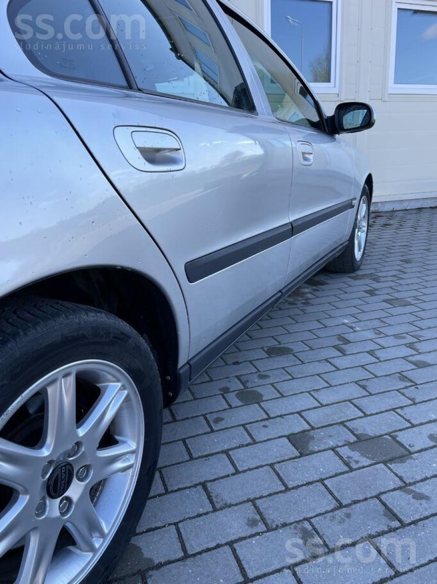 Pelēks Volvo S60 2002 Balvi, ar dzinēja tilpumu 2.40 L un nobraukumu 325 tūkst. km par 2100 €, foto 7 vietnē AUTOMOTO.COM.LV