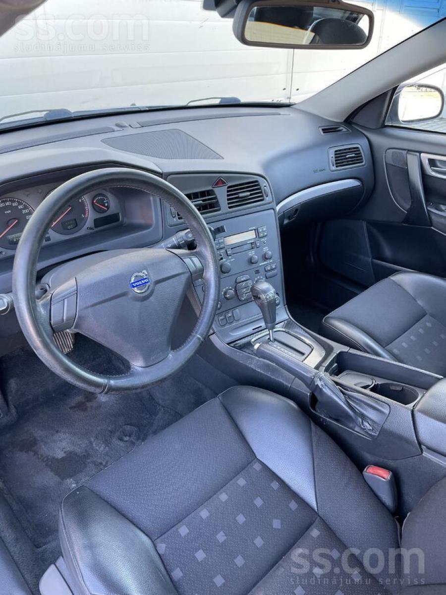 Pelēks Volvo S60 2002 Balvi, ar dzinēja tilpumu 2.40 L un nobraukumu 325 tūkst. km par 2100 €, foto 10 vietnē AUTOMOTO.COM.LV