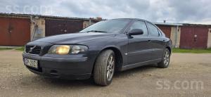 Pelēks Volvo S60 2002 Rēzekne, ar dzinēja tilpumu 2.40 L un nobraukumu 307 tūkst. km par 1600 €, foto 2 vietnē AUTOMOTO.COM.LV