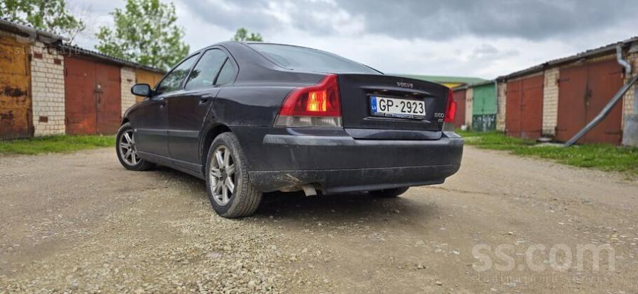 Pelēks Volvo S60 2002 Rēzekne, ar dzinēja tilpumu 2.40 L un nobraukumu 307 tūkst. km par 1600 €, foto 3 vietnē AUTOMOTO.COM.LV