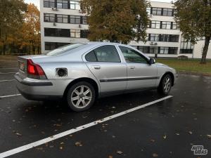 Grey Volvo S60 2002 in Kaunas, with an engine capacity of 2.40 L and mileage of 415 thousand km for 560 €, photo 6 on AUTOMOTO.COM.LV