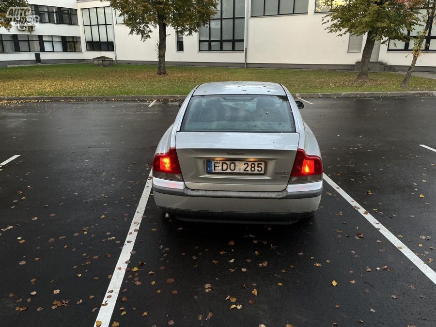 Grey Volvo S60 2002 in Kaunas, with an engine capacity of 2.40 L and mileage of 415 thousand km for 560 €, photo 7 on AUTOMOTO.COM.LV