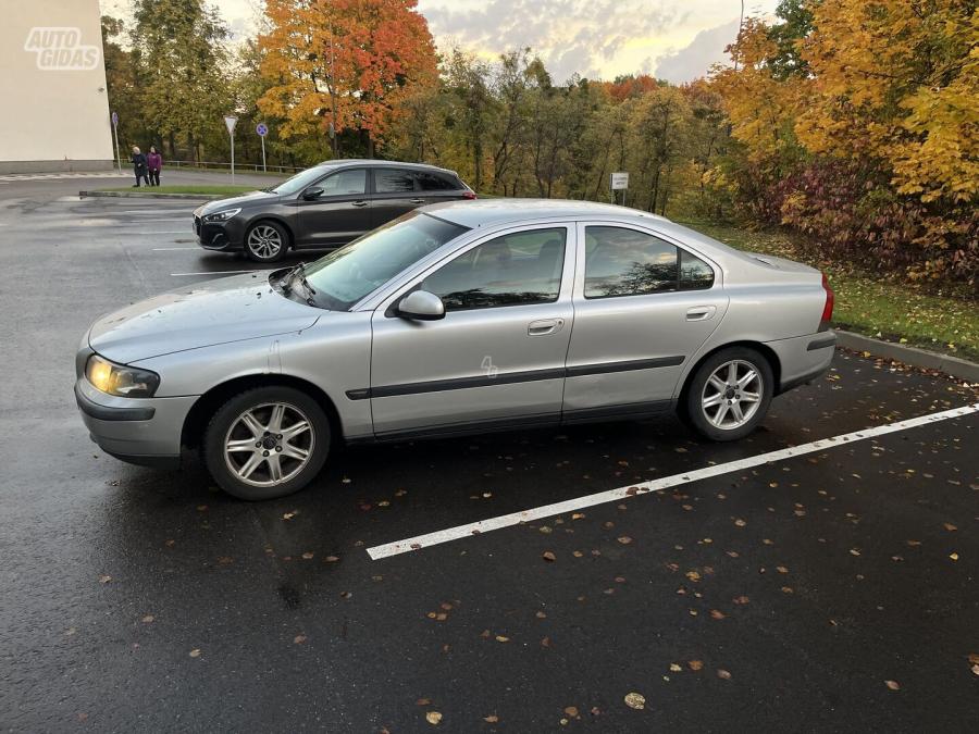 Grey Volvo S60 2002 in Kaunas, with an engine capacity of 2.40 L and mileage of 415 thousand km for 560 €, photo 8 on AUTOMOTO.COM.LV