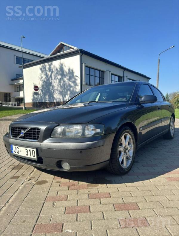 Pelēks Volvo S60 2002 Rīga, ar dzinēja tilpumu 2.40 L un nobraukumu 399 tūkst. km par 1950 €, foto 2 vietnē AUTOMOTO.COM.LV