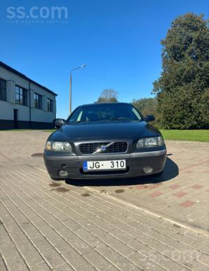 Grey Volvo S60 2002 in Riga, with an engine capacity of 2.40 L and mileage of 399 thousand km for 1950 €, photo 3 on AUTOMOTO.COM.LV
