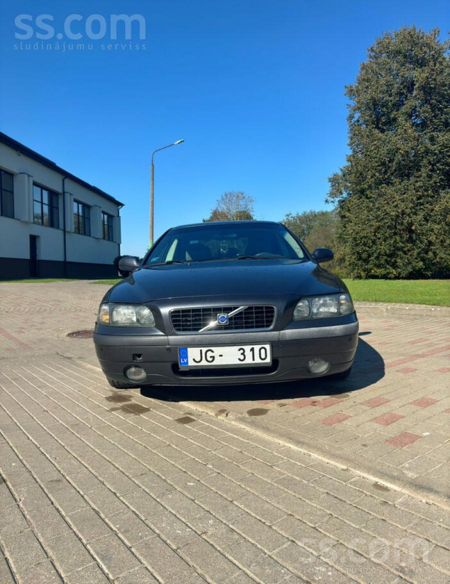 Grey Volvo S60 2002 in Riga, with an engine capacity of 2.40 L and mileage of 399 thousand km for 1950 €, photo 3 on AUTOMOTO.COM.LV