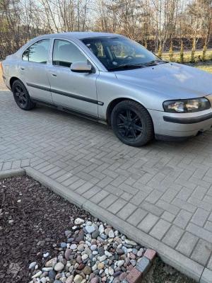 Pelēks Volvo S60 2002 Birštonas, ar dzinēja tilpumu 2.40 L un nobraukumu 360 tūkst. km par 850 €, foto  vietnē AUTOMOTO.COM.LV