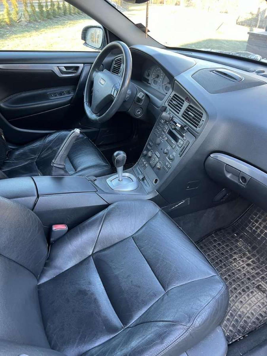 Pelēks Volvo S60 2002 Birštonas, ar dzinēja tilpumu 2.40 L un nobraukumu 360 tūkst. km par 850 €, foto 4 vietnē AUTOMOTO.COM.LV