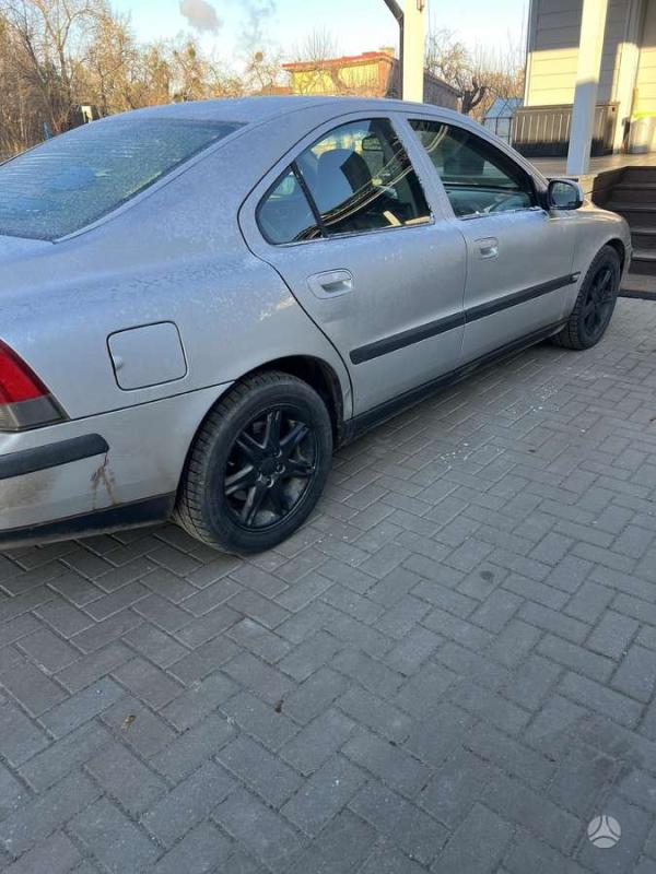 Pelēks Volvo S60 2002 Birštonas, ar dzinēja tilpumu 2.40 L un nobraukumu 360 tūkst. km par 850 €, foto 5 vietnē AUTOMOTO.COM.LV