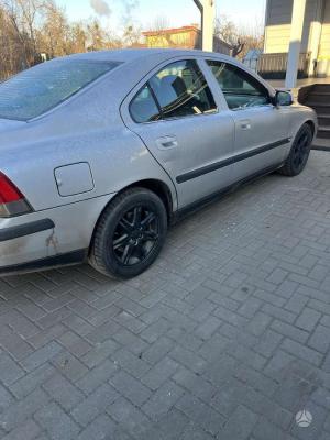 Pelēks Volvo S60 2002 Birštonas, ar dzinēja tilpumu 2.40 L un nobraukumu 360 tūkst. km par 850 €, foto 5 vietnē AUTOMOTO.COM.LV