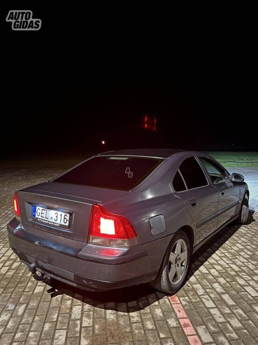 Grey Volvo S60 2002 in Vilnius, with an engine capacity of 2.40 L and mileage of 502 thousand km for 500 €, photo 5 on AUTOMOTO.COM.LV
