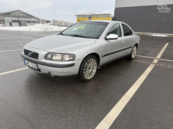 Grey Volvo S60 2002 in Radviliskis, with an engine capacity of 2.40 L and mileage of 412 thousand km for 1000 €, photo 1 on AUTOMOTO.COM.LV