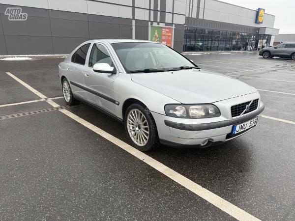 Grey Volvo S60 2002 in Radviliskis, with an engine capacity of 2.40 L and mileage of 412 thousand km for 1000 €, photo 3 on AUTOMOTO.COM.LV