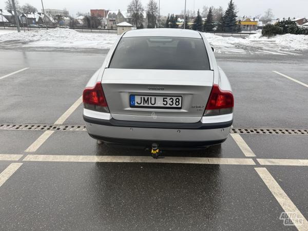 Grey Volvo S60 2002 in Radviliskis, with an engine capacity of 2.40 L and mileage of 412 thousand km for 1000 €, photo 5 on AUTOMOTO.COM.LV