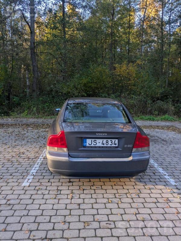 Grey Volvo S60 2002 in Riga, with an engine capacity of 2.40 L and mileage of 394 thousand km for 1100 €, photo 10 on AUTOMOTO.COM.LV