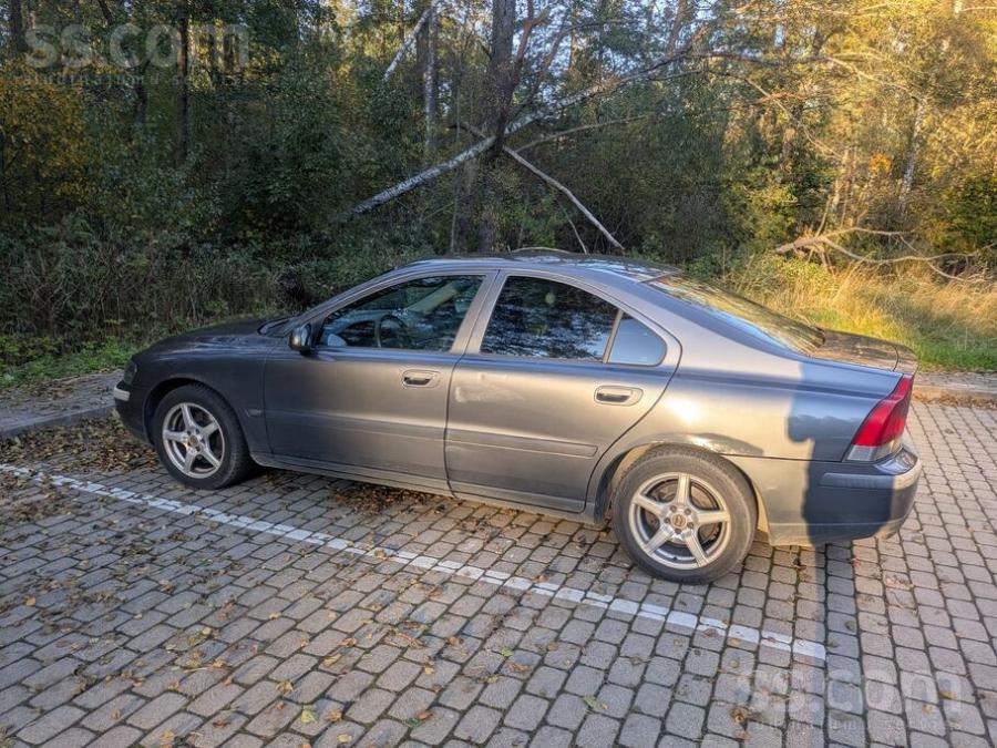 Pelēks Volvo S60 2002 Rīga, ar dzinēja tilpumu 2.40 L un nobraukumu 394 tūkst. km par 1100 €, foto 11 vietnē AUTOMOTO.COM.LV