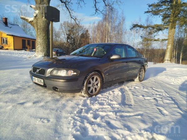 Grey Volvo S60 2002 in Gulbene, with an engine capacity of 2.40 L and mileage of 411 thousand km for 1250 €, photo 1 on AUTOMOTO.COM.LV