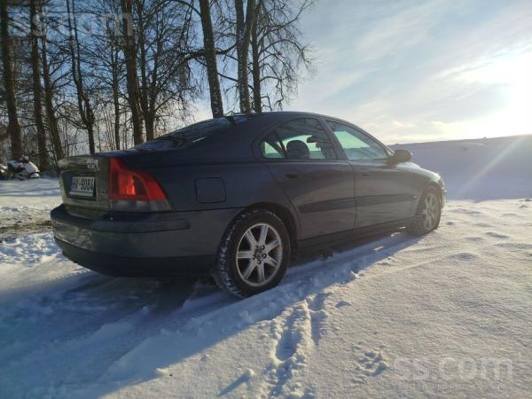 Grey Volvo S60 2002 in Gulbene, with an engine capacity of 2.40 L and mileage of 411 thousand km for 1250 €, photo 5 on AUTOMOTO.COM.LV