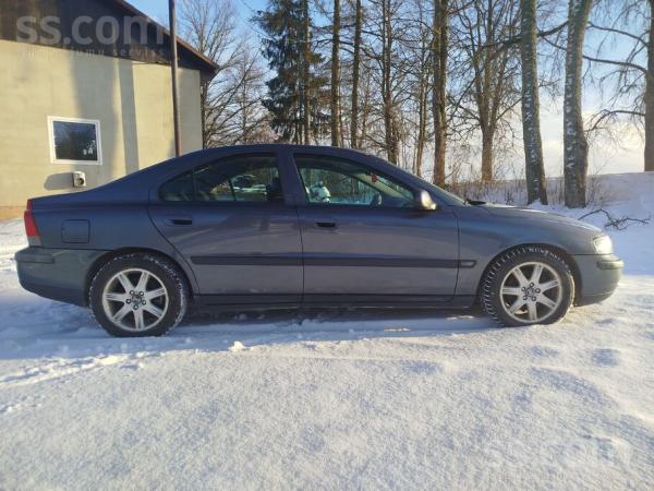 Grey Volvo S60 2002 in Gulbene, with an engine capacity of 2.40 L and mileage of 411 thousand km for 1250 €, photo 6 on AUTOMOTO.COM.LV